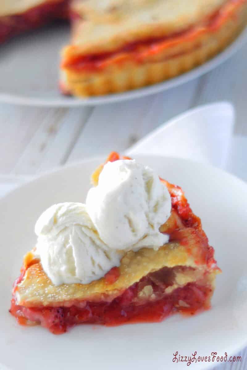 Recipe for Strawberry Rhubarb Pie | Lizzy Loves Food